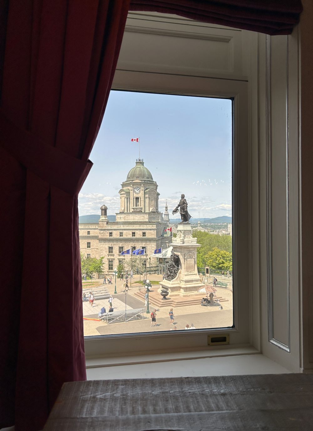 Taking a Guided Tour of The Frontenac Hotel-Quebec City - Obligatory ...